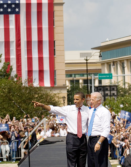 Barack Obama introduces running mate - The Daily Illini