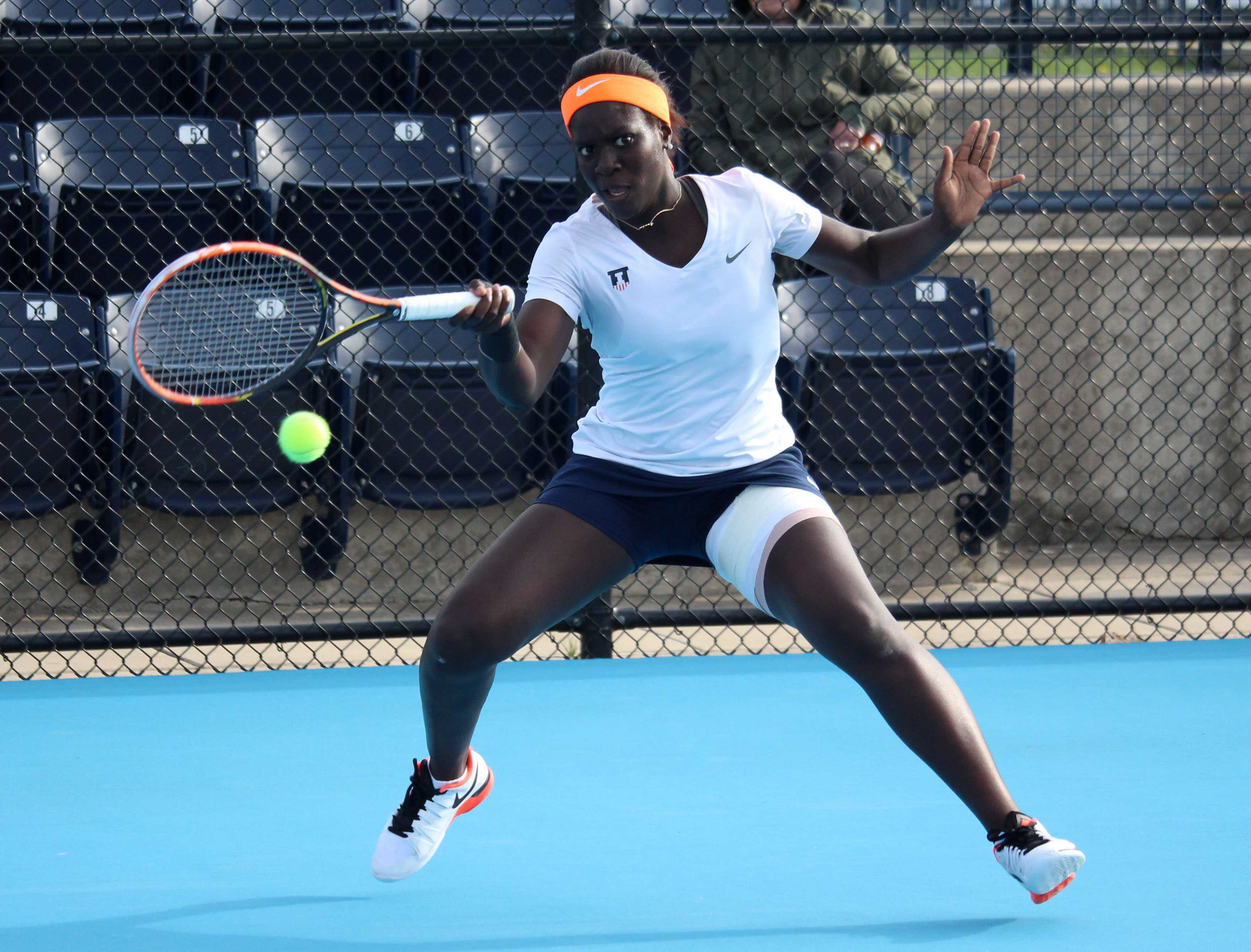 Women's tennis looks to spring season - The Daily Illini