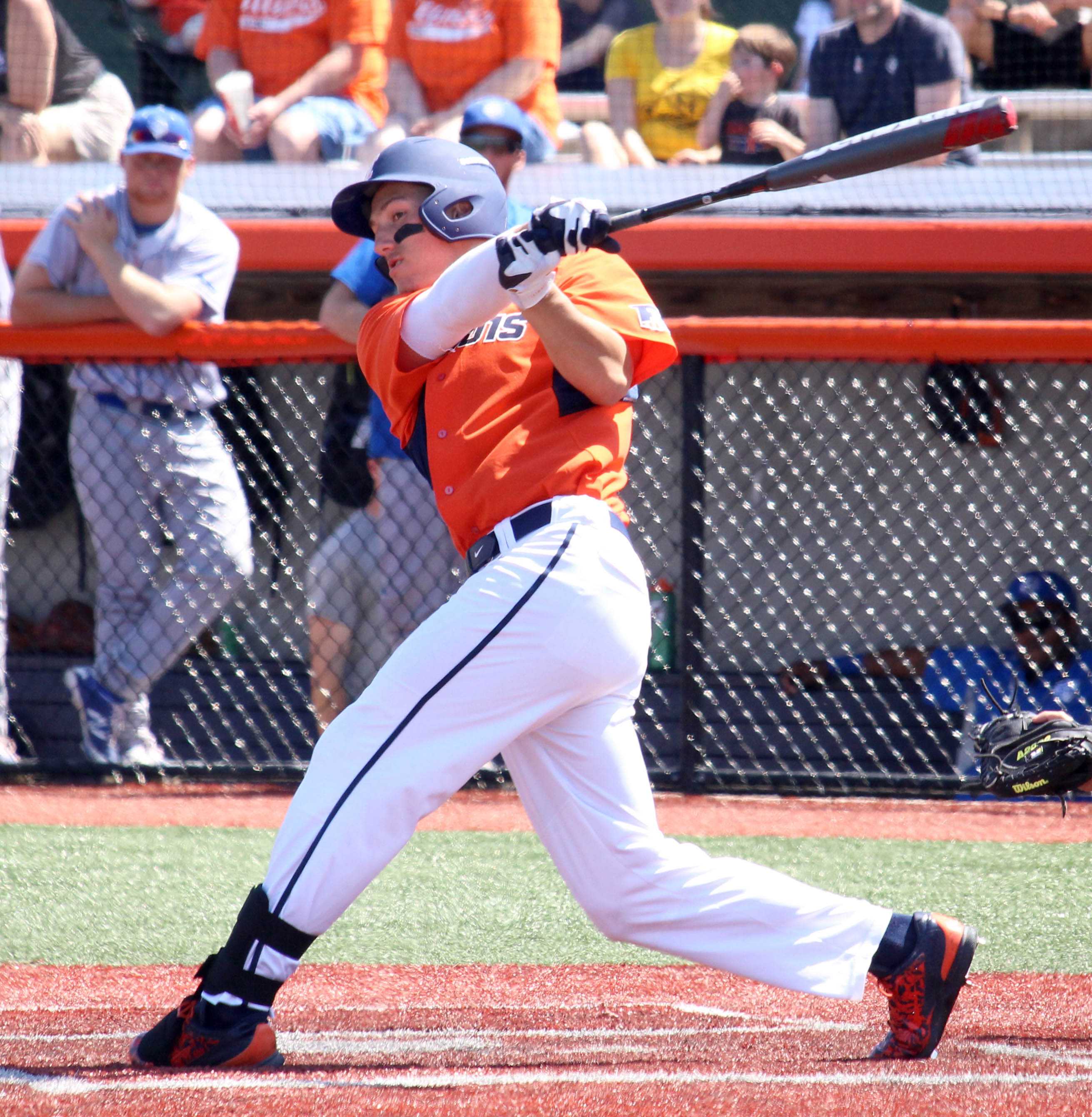 Illinois baseball snaps four-game losing streak to open weekend series ...