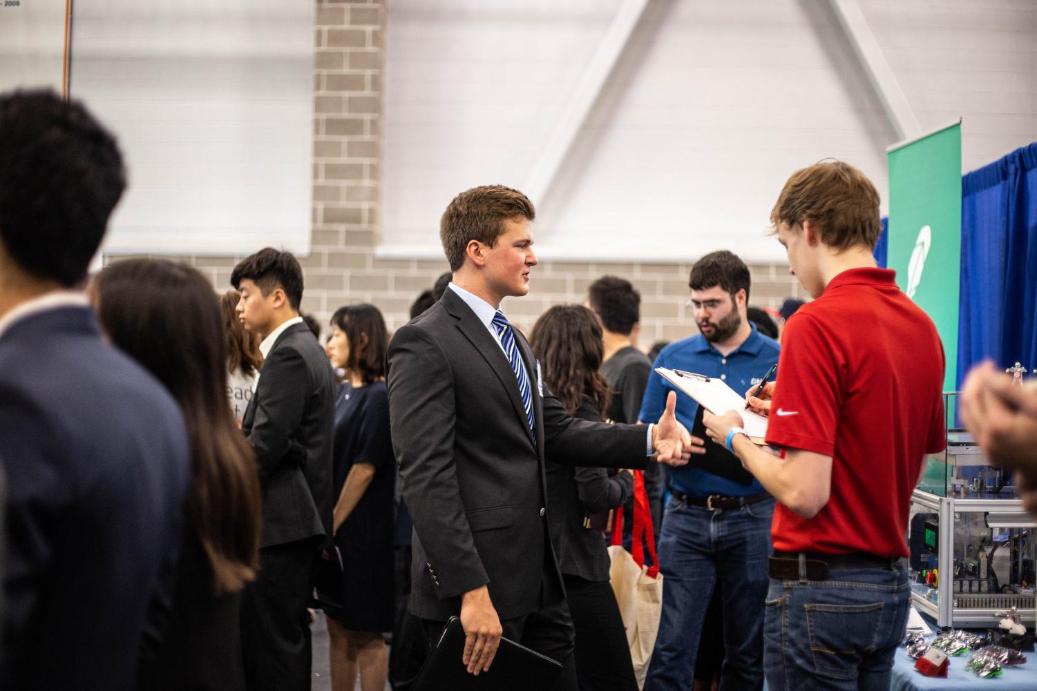 Prepare past your resume for career fairs - The Daily Illini