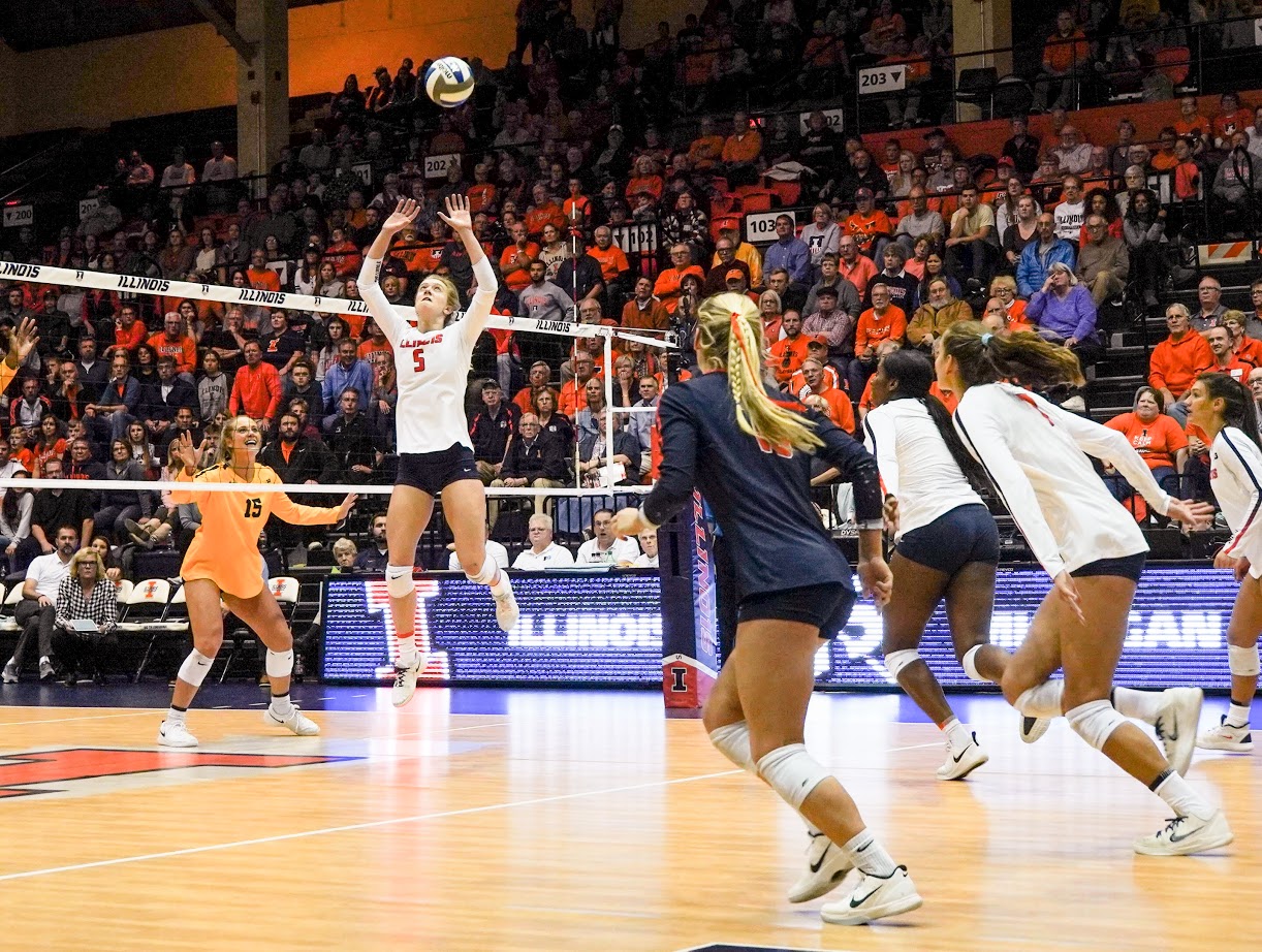 Illinois volleyball splits weekend series to pick up milestone victory ...