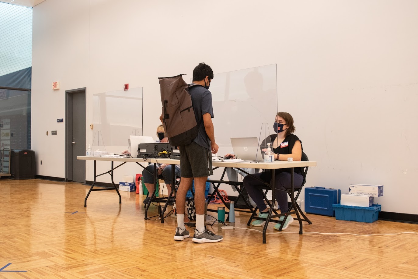 Election judges guide voting smoothly through pandemic - The Daily Illini