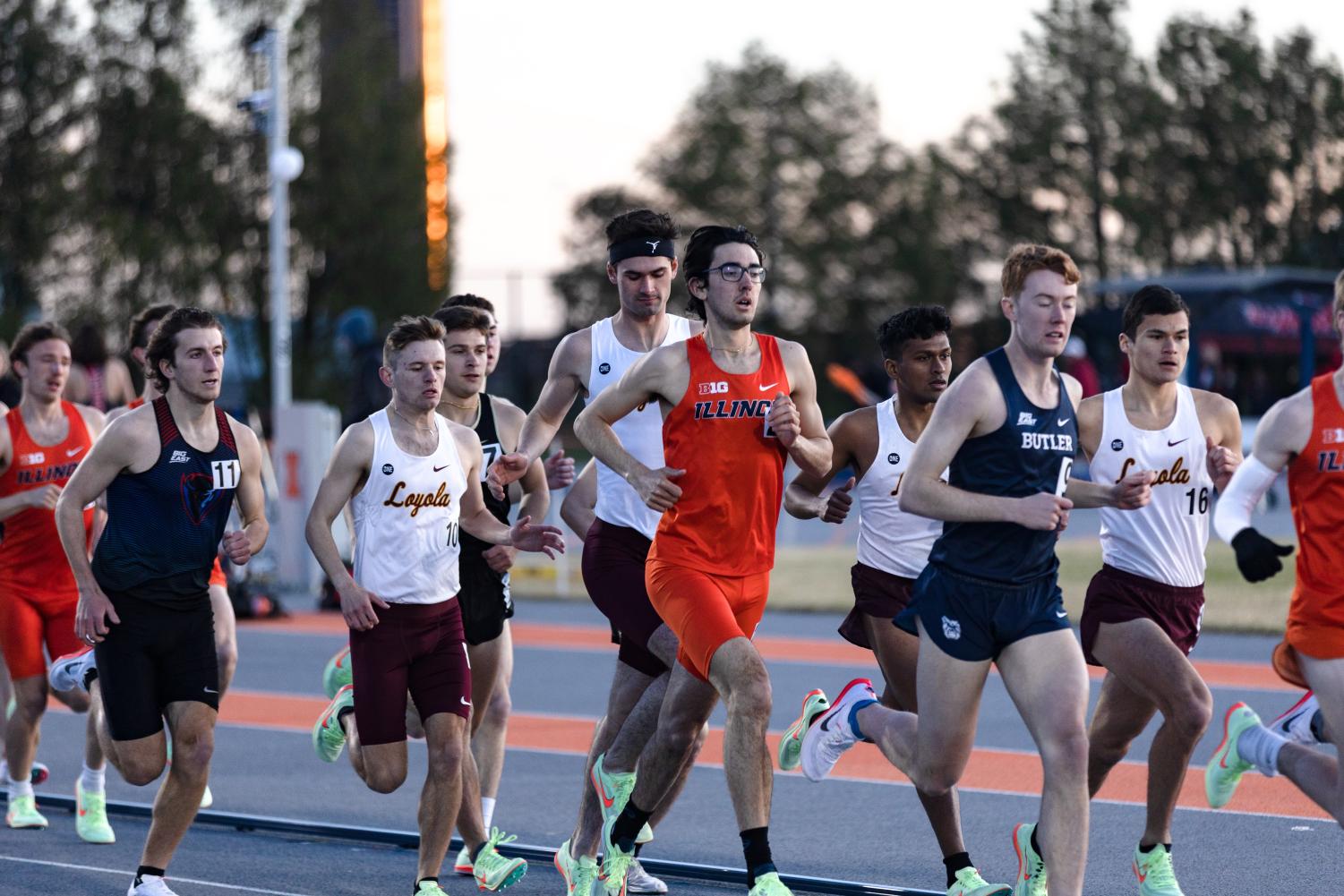 Illinois track & field ‘taking advantage of the warmer weather,’ sets ...