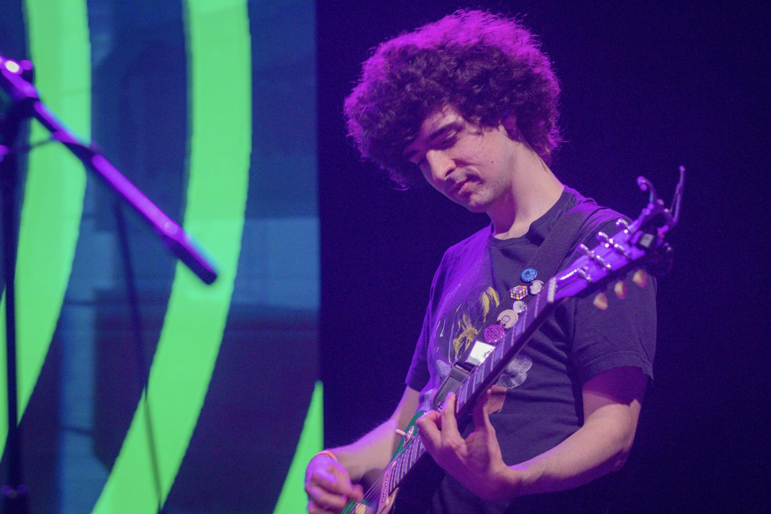 Musicians light up Canopy Club in pre-finals jam - The Daily Illini