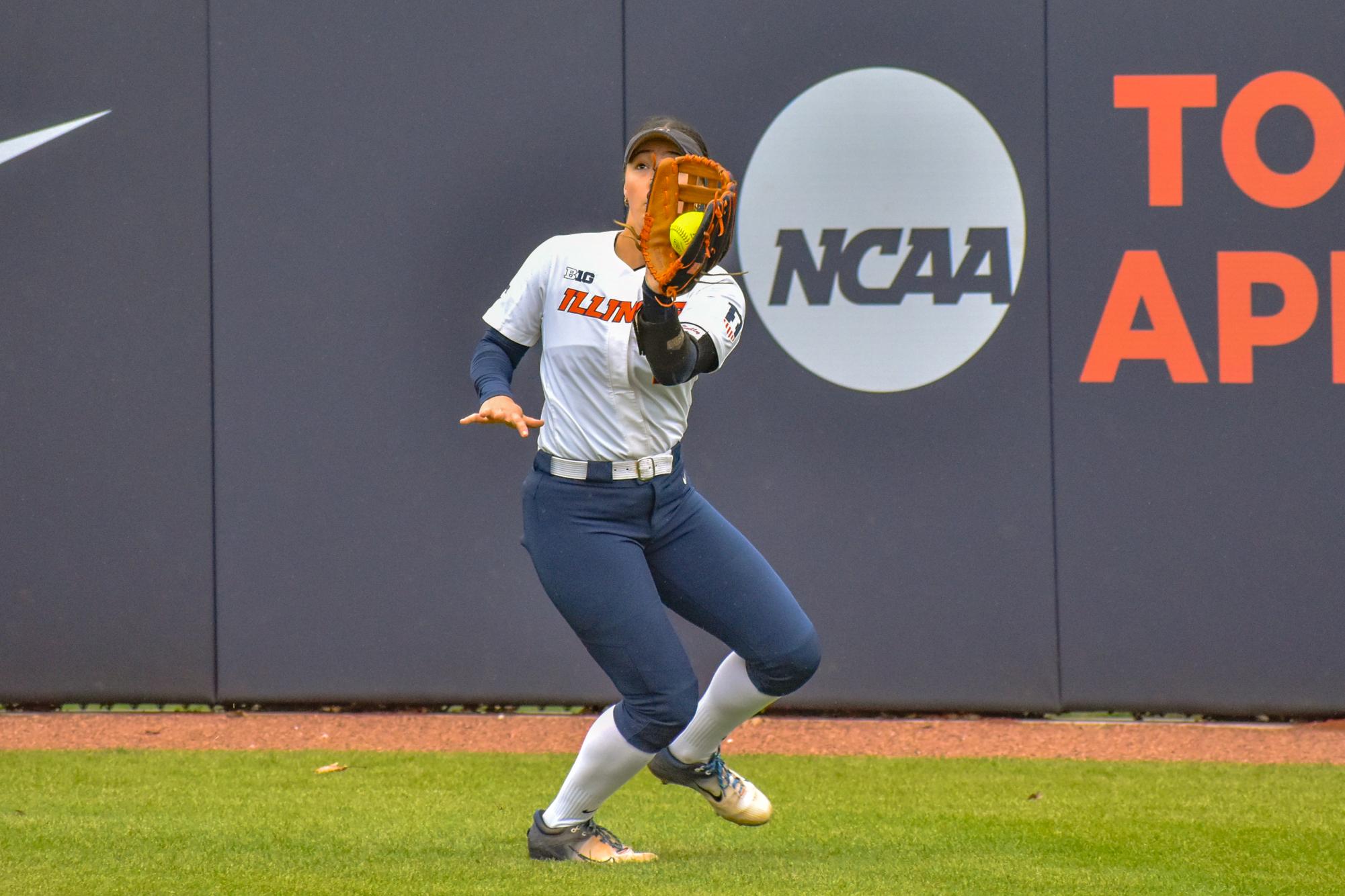 Big seventh inning in game 3 helps softball avoid sweep - The Daily Illini